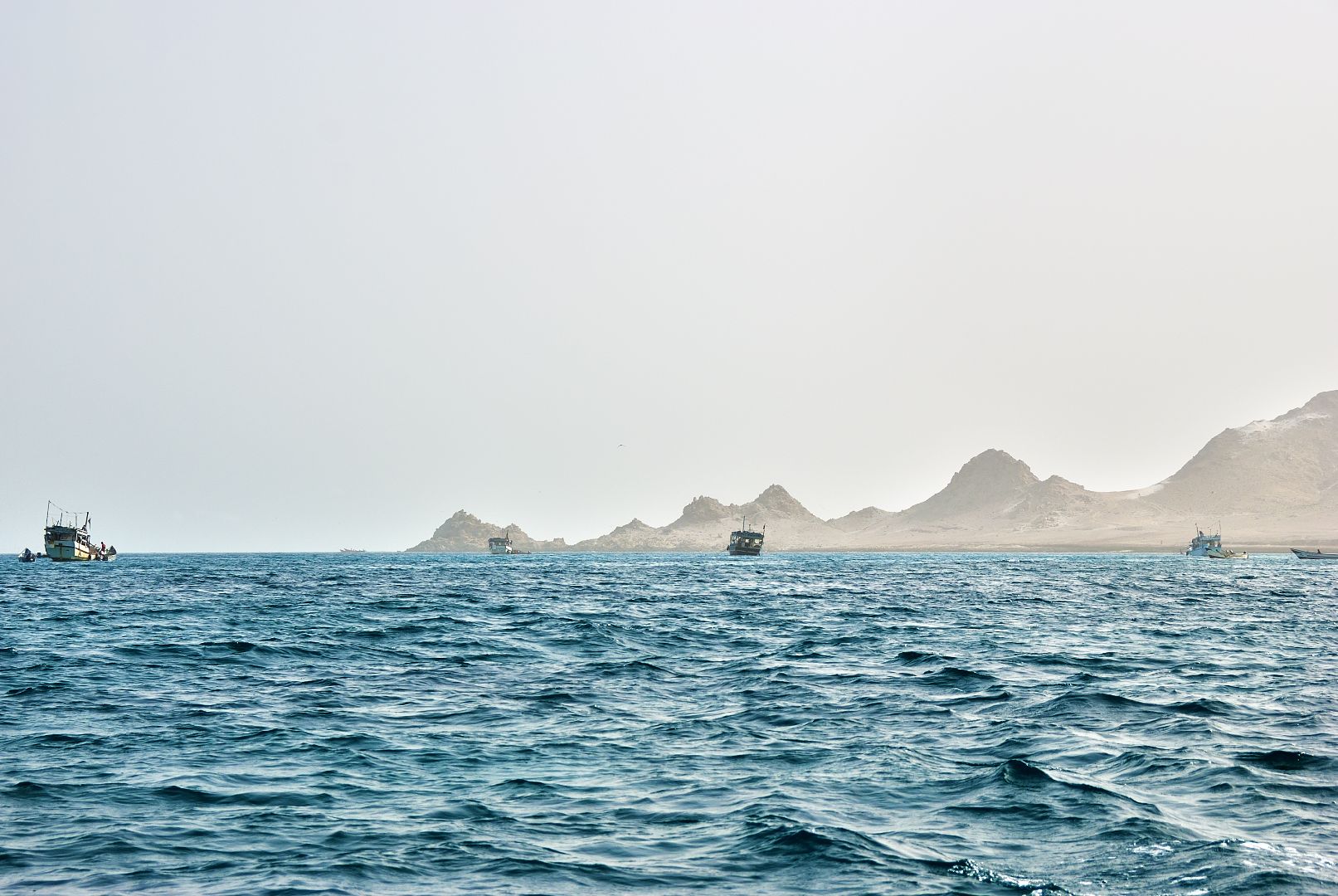 Посольство: российских моряков из экипажа танкера Seven Pearls ...