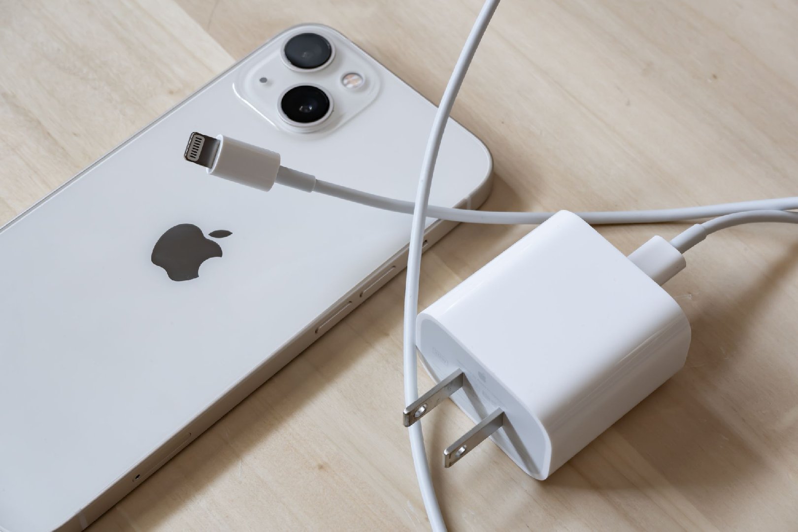 Baza: в ТЦ «О'Депо» подмосковного Одинцово взорвался Iphone | Радио 1